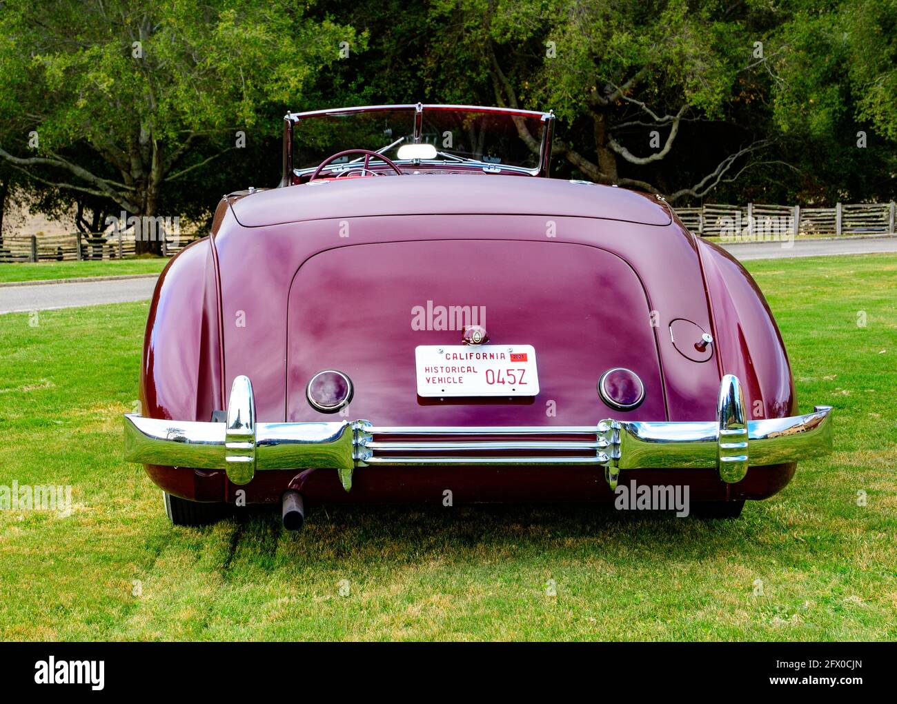 Red convertible elegance hi-res stock photography and images - Alamy