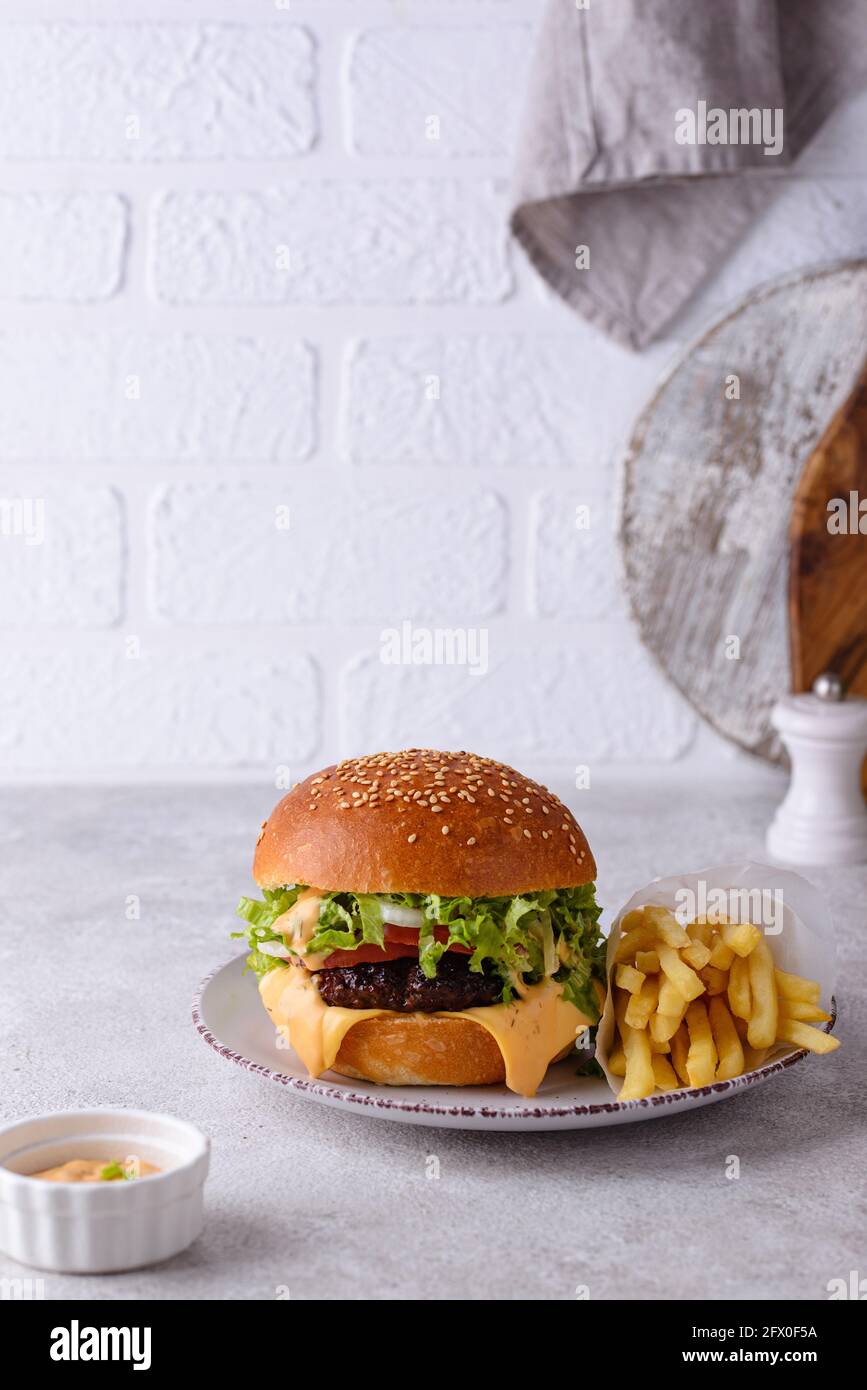 Cheeseburger with beef cutlet and vegetables Stock Photo - Alamy