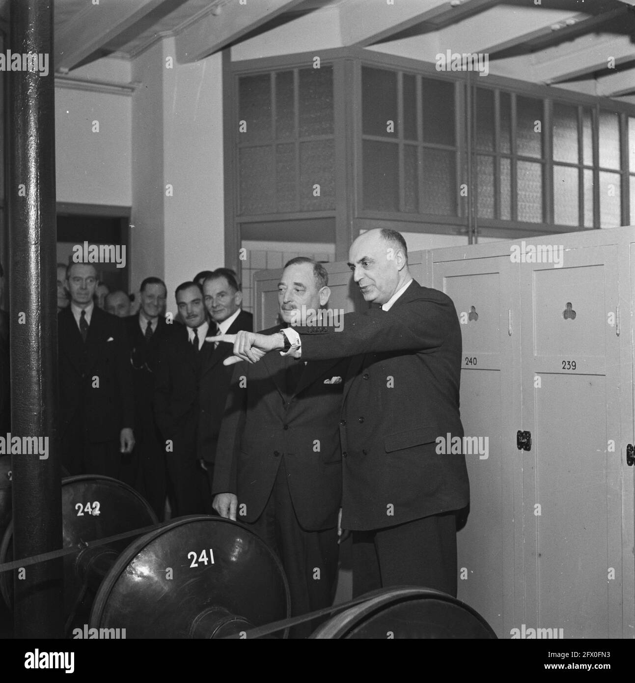 Sir Ernest Oppenheimer in Amsterdam, November 30, 1945, visit, men ...