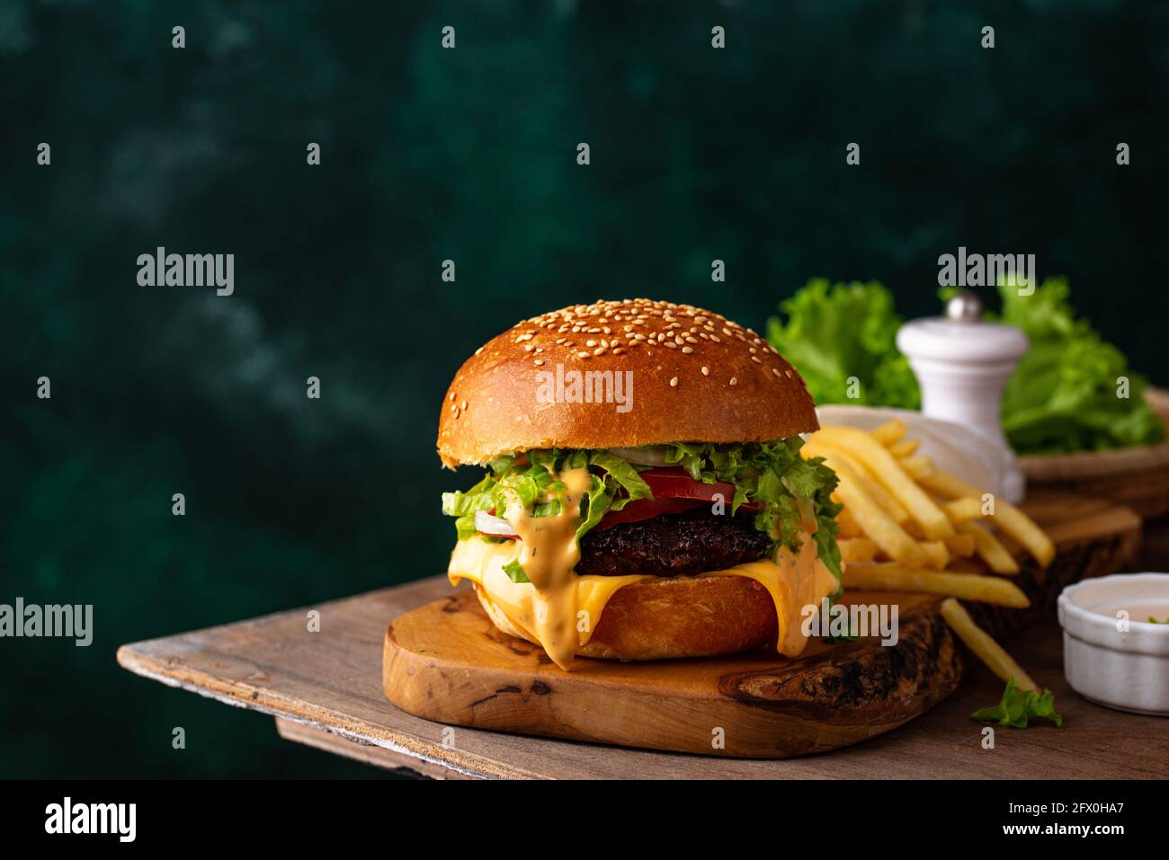 Cheeseburger with beef cutlet and vegetables Stock Photo - Alamy