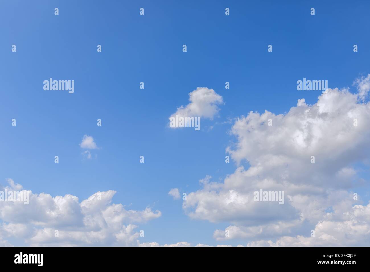 Blue sky in perspective to the horizon with lush clouds Stock Photo - Alamy