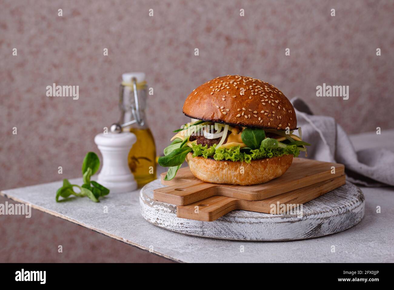 Cheeseburger with beef cutlet and vegetables Stock Photo - Alamy