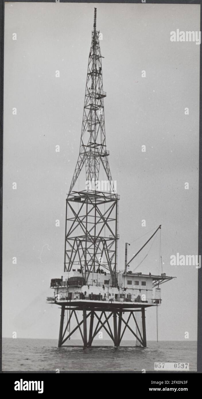 Transmission mast rem island almost ready hi-res stock photography and ...