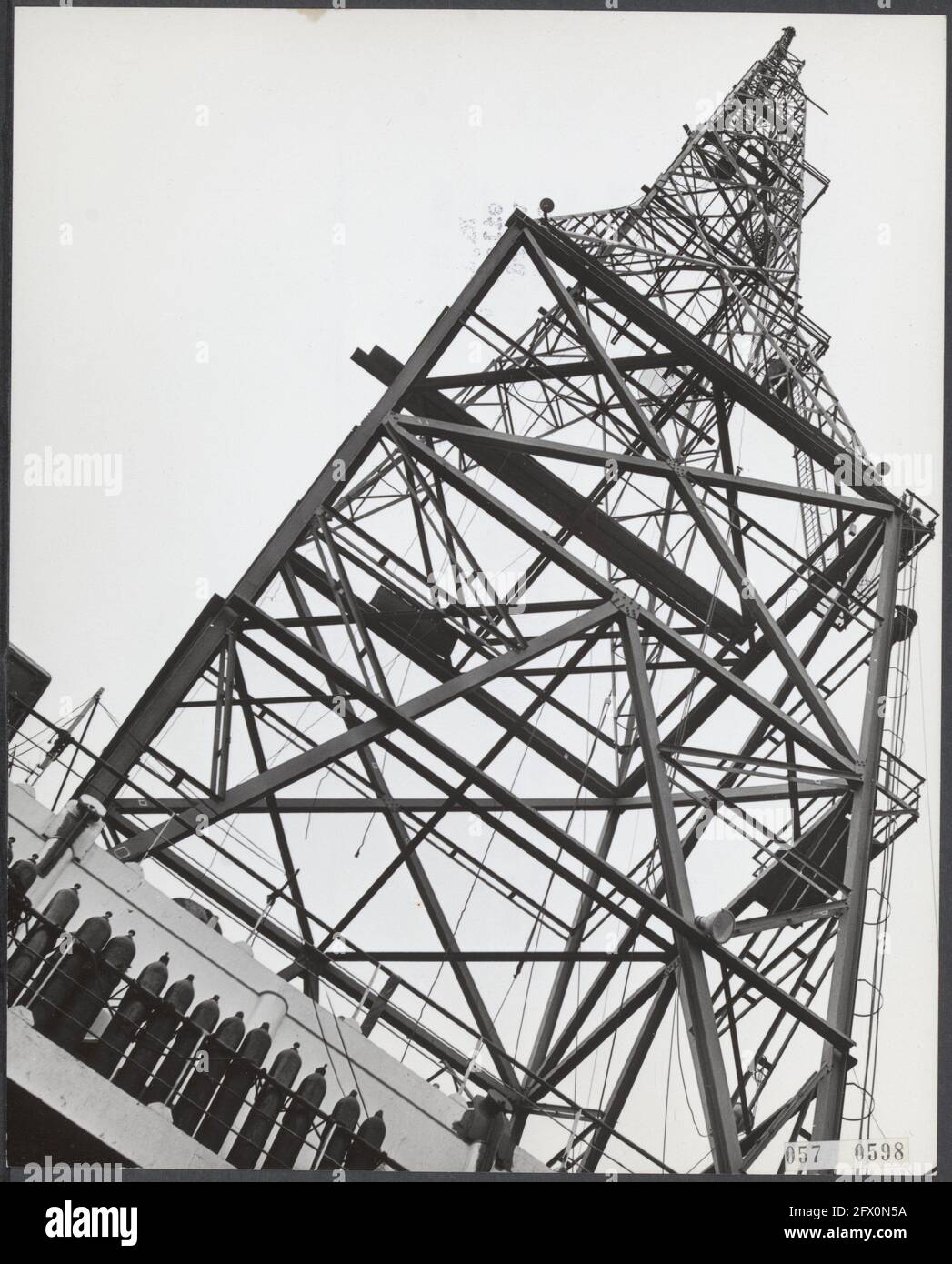 Rem island transmitter mast nearly completed hi-res stock photography ...