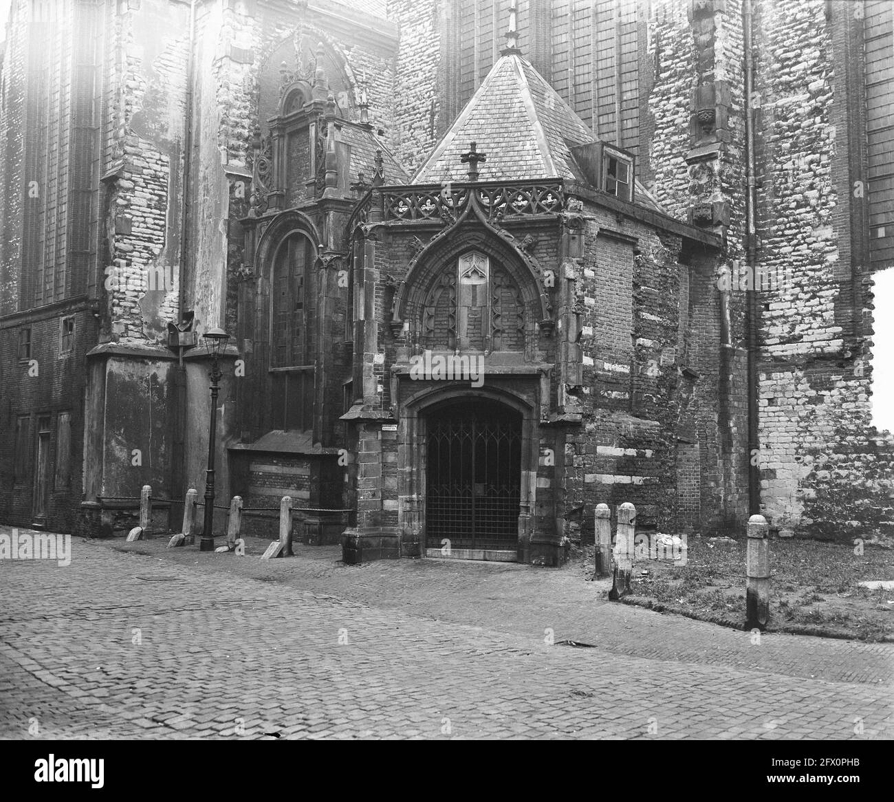 Side entrance Old Church Amsterdam in 1954, restoration, December 22 ...