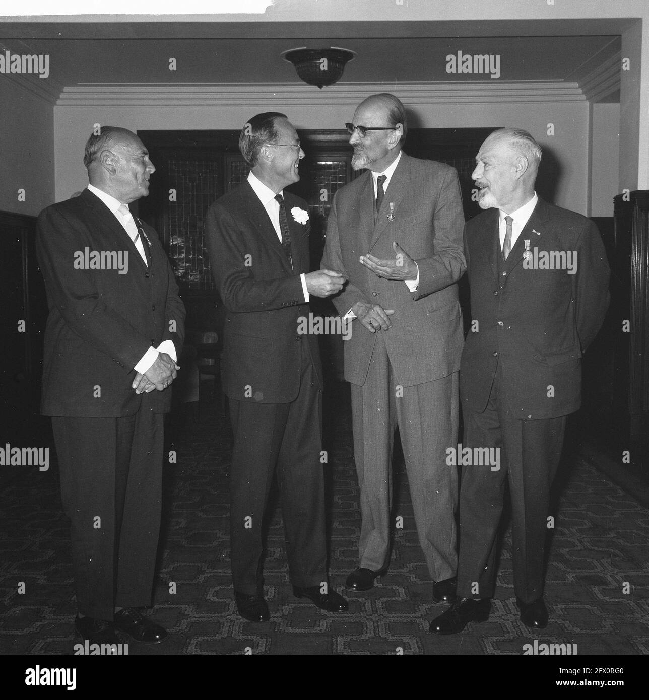 Zilveren Anjer 1964, from left to right jhr. mr. Marinus van der Goes ...