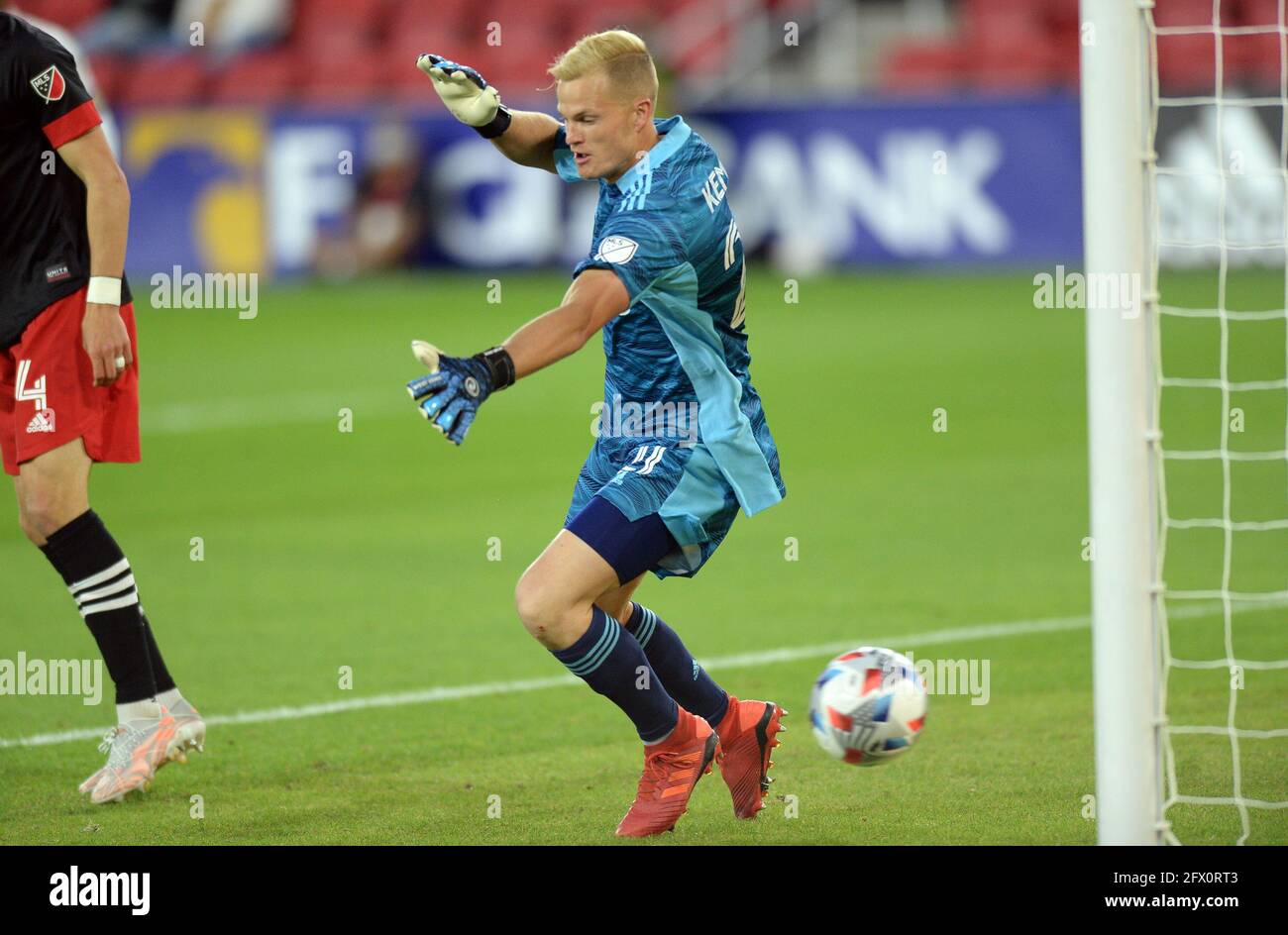 Dc united goalkeeper jon kempin 21 hi-res stock photography and images ...