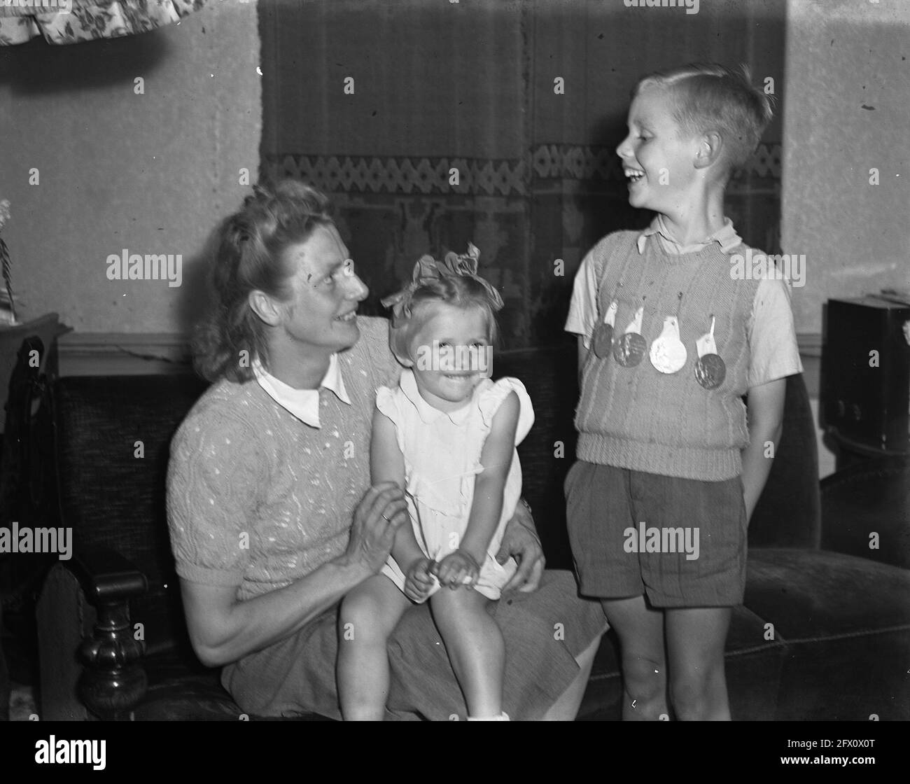Little son with 4 gold medals. Fanny Blankers-Koen with baby daughter ...