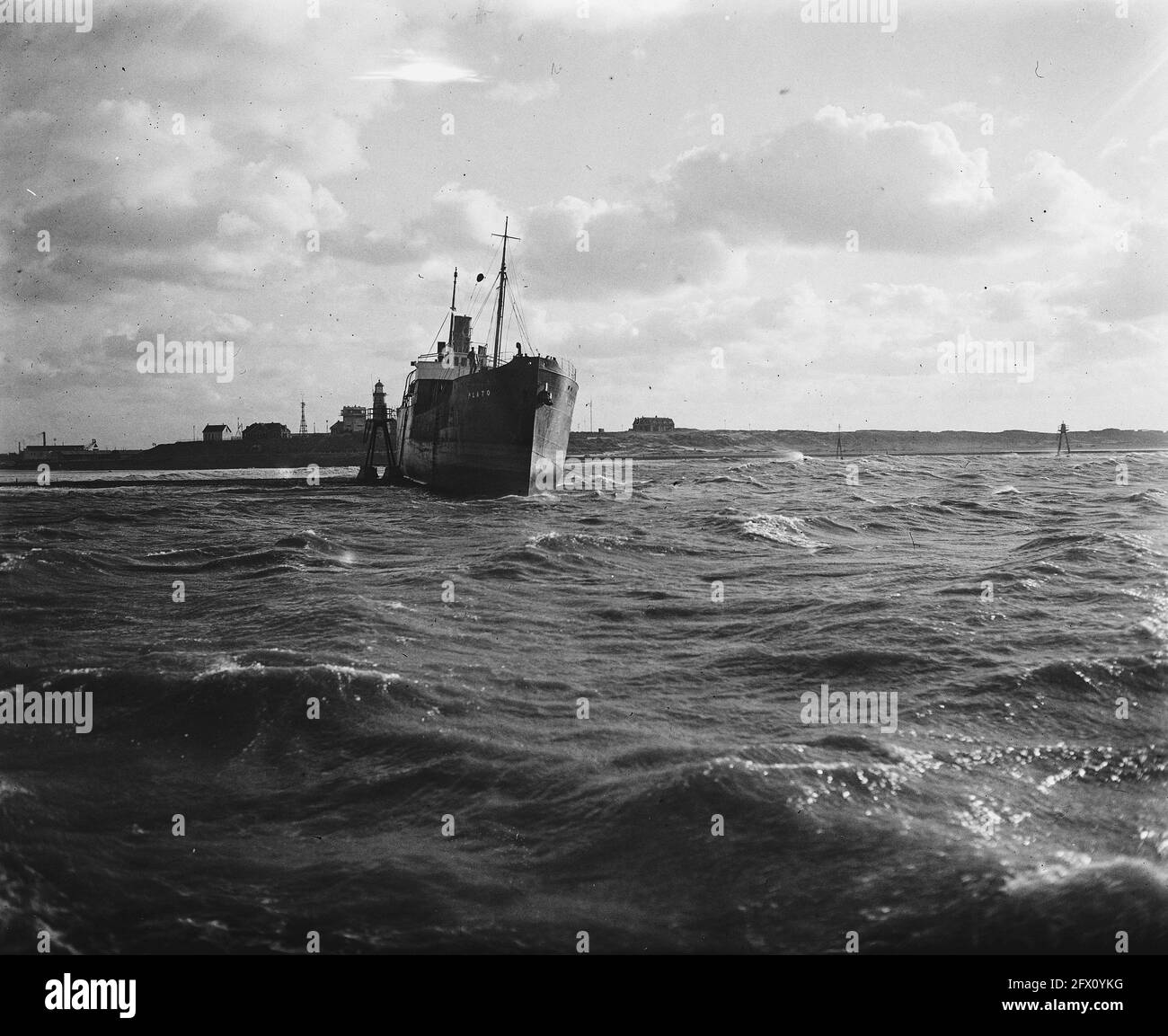 Breakwater off fort island hi-res stock photography and images - Alamy