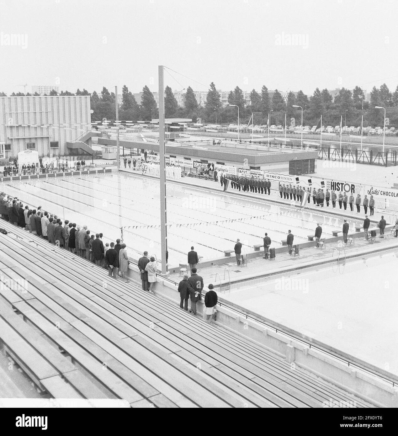 Zwembad den hommel hi-res stock photography and images - Alamy