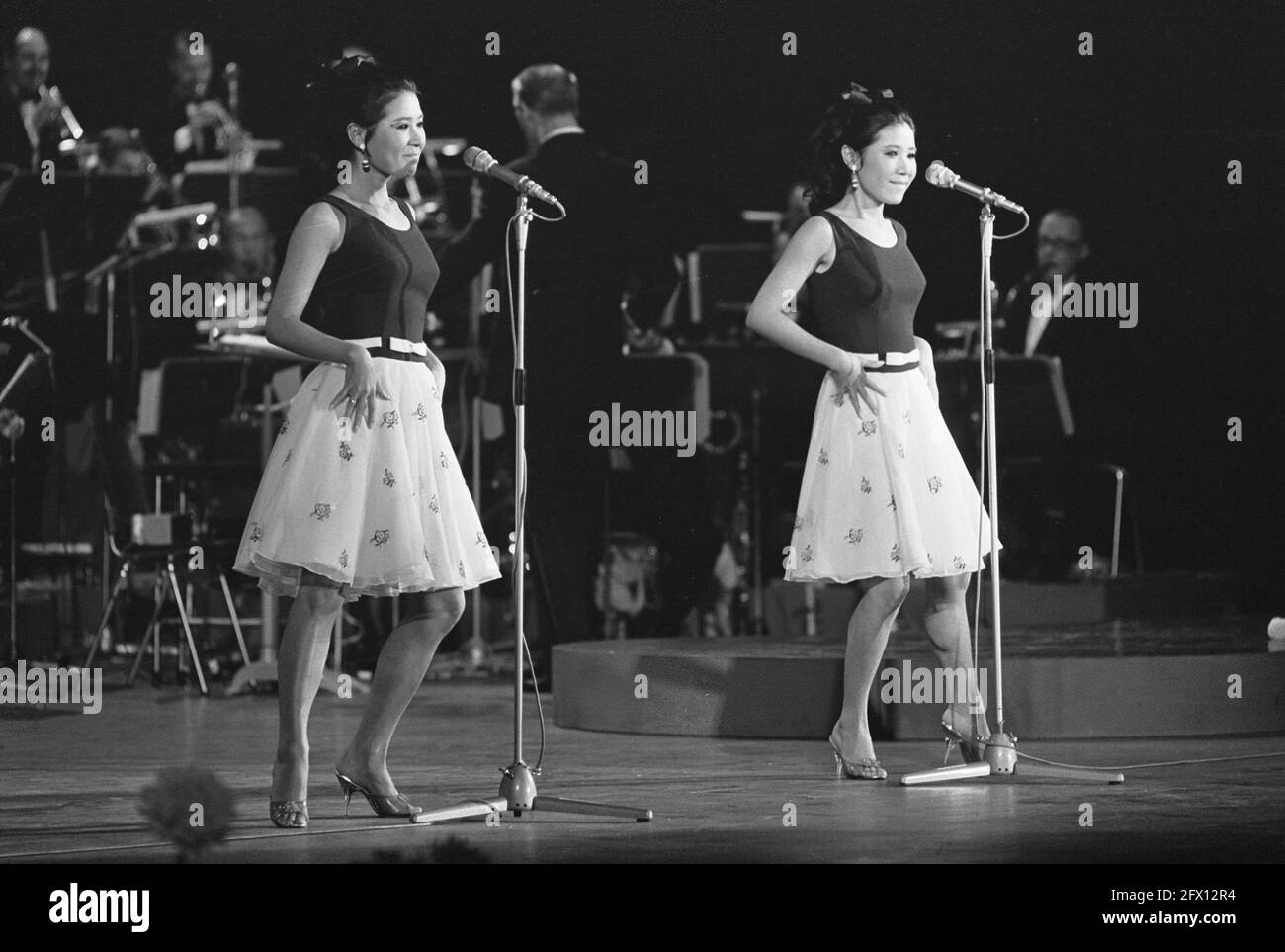 Japanese singing duo hi-res stock photography and images - Alamy