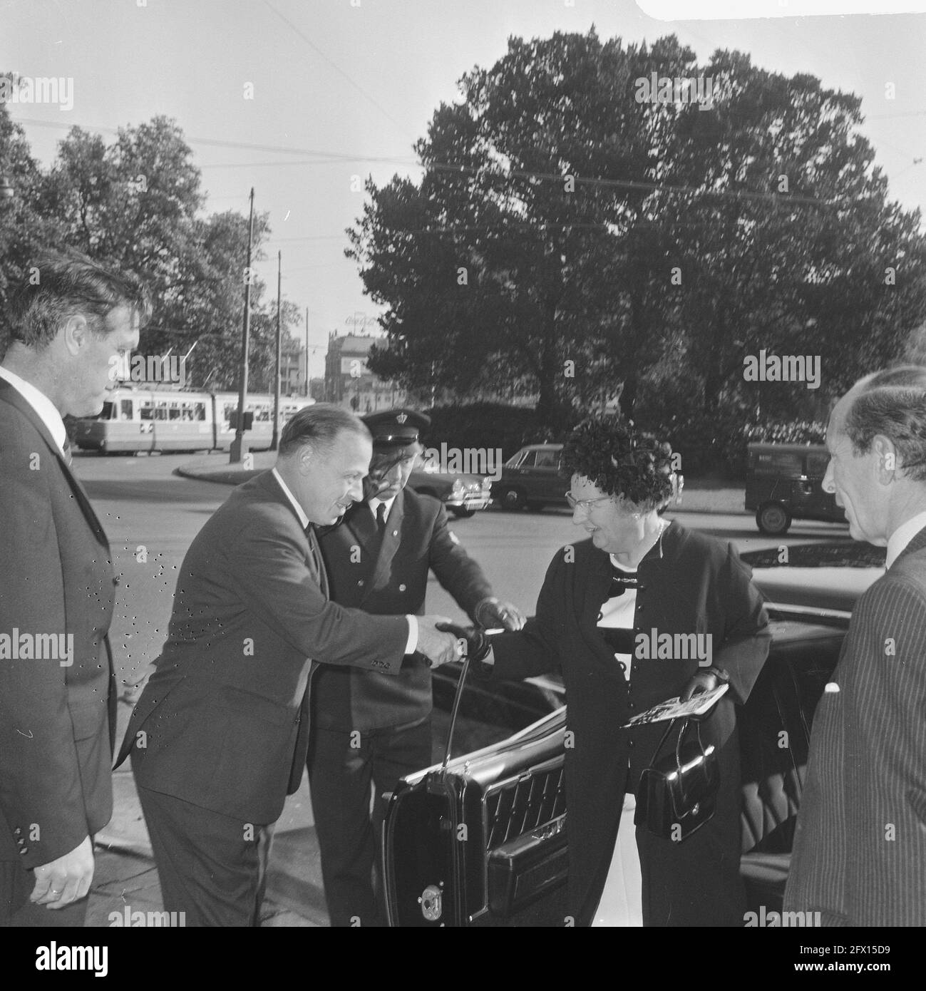 Queen Juliana is welcomed, September 28, 1968, congresses, queens ...