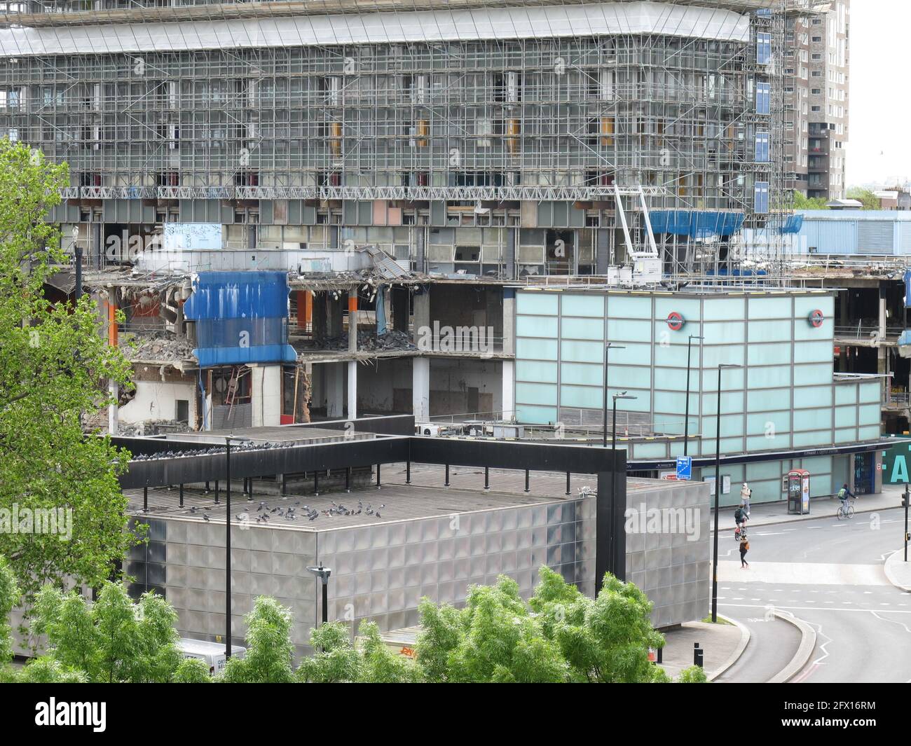 Elephant and Castle Norther Line tube station entrance Stock Photo - Alamy