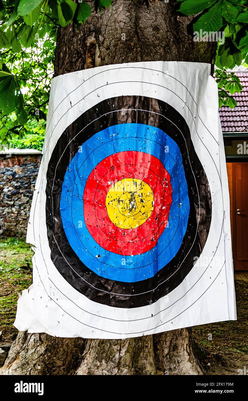 Sport bow arrow target hi-res stock photography and images - Alamy