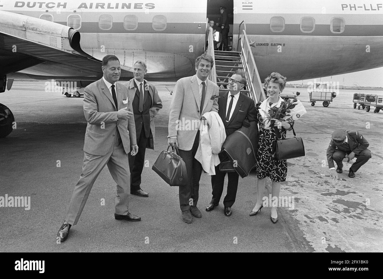 Arrival Bill Travers (film actor) at Schiphol Airport, arrival, July 12 ...