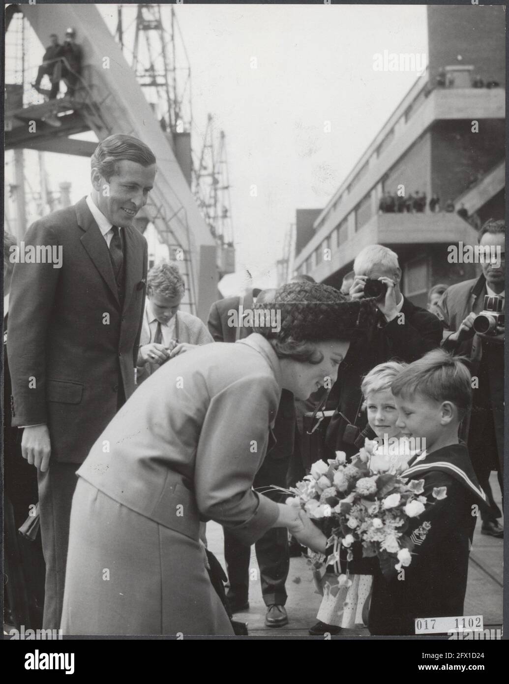 royal house, princesses, princes, visits, ports, children, flowers ...