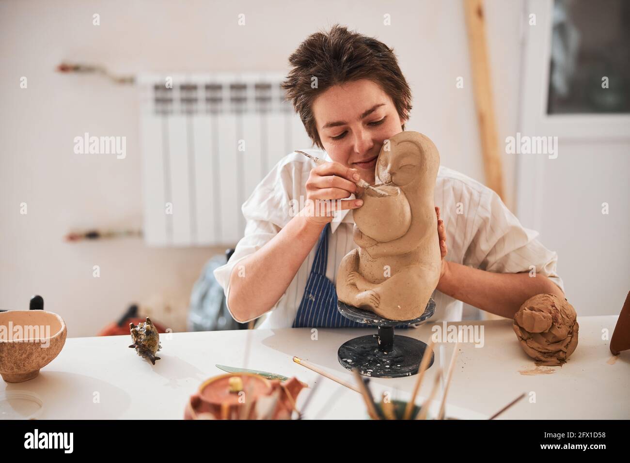Figure shaping hi-res stock photography and images - Alamy