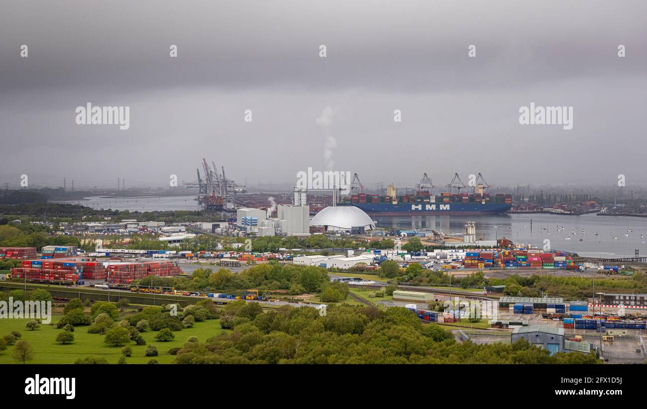 Marchwood power station hi-res stock photography and images - Alamy