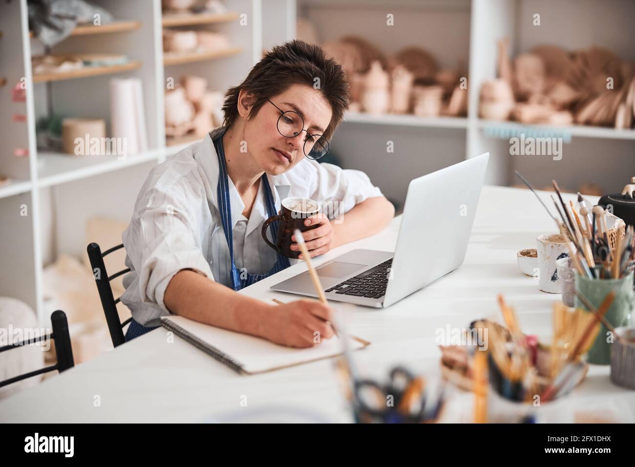 Female potter taking notes hi-res stock photography and images - Alamy