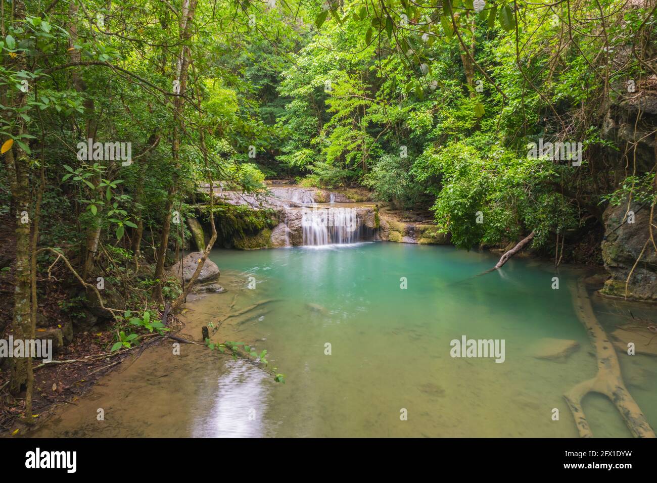Emerald green waterscape hi-res stock photography and images - Alamy