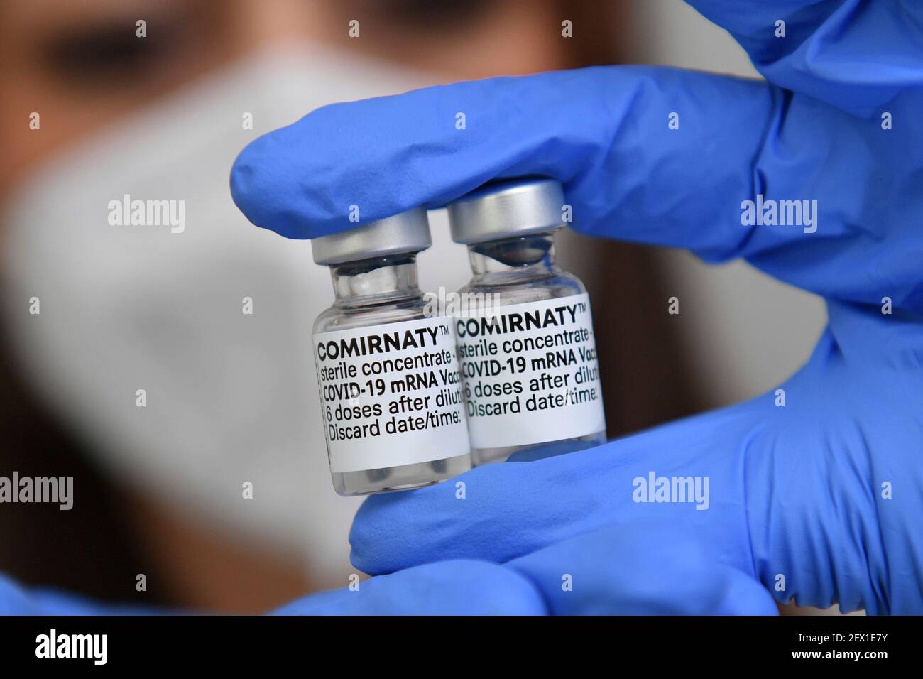 Munich, Deutschland. 25th May, 2021. Topic picture - vaccination with ...