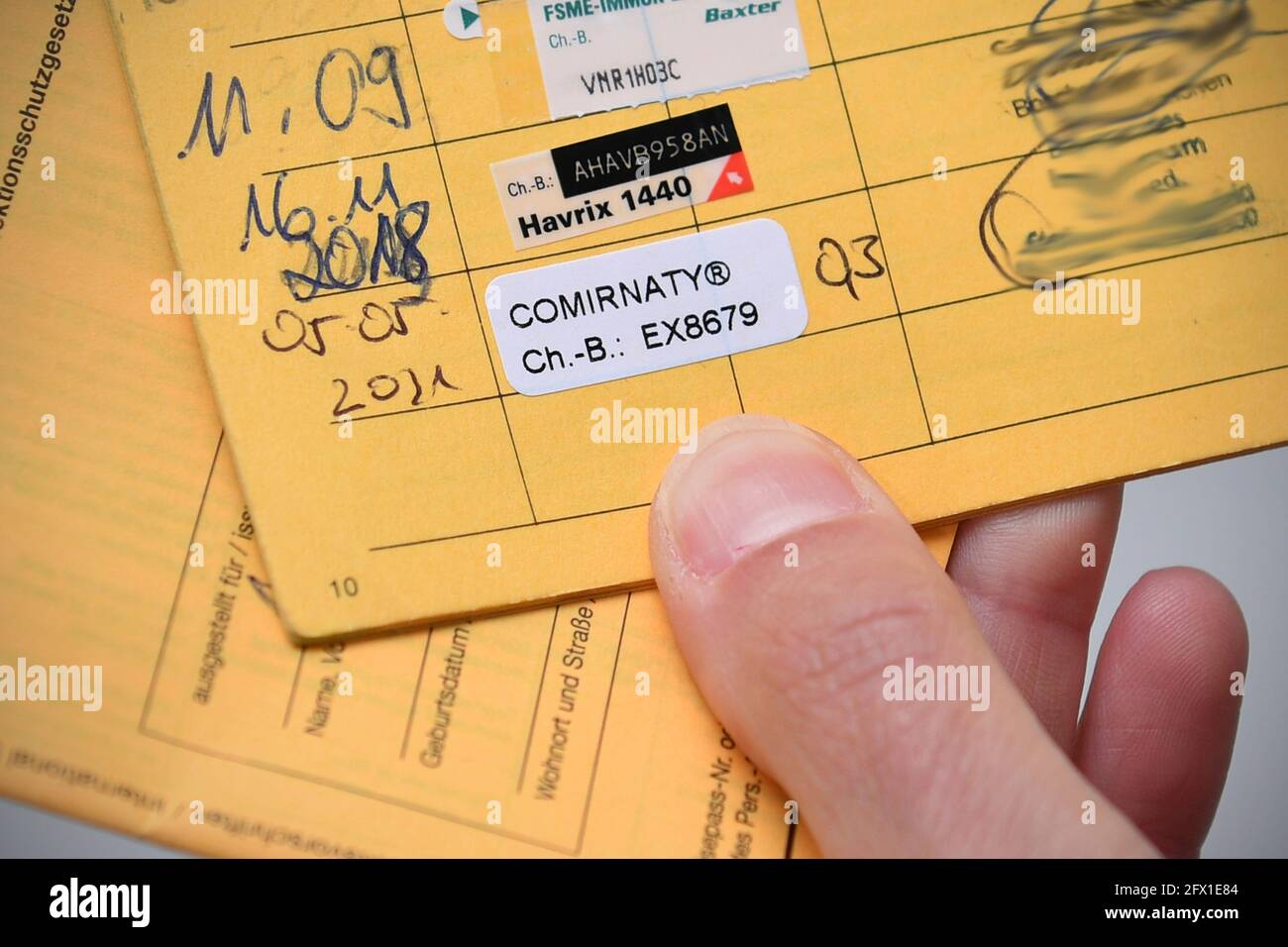 Munich, Deutschland. 25th May, 2021. Topic picture -Comirnaty mRNA ...