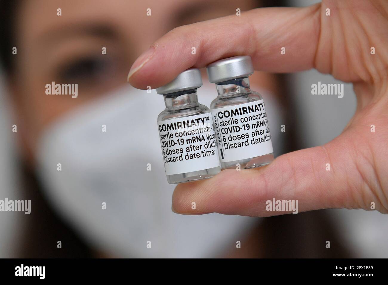 Munich, Deutschland. 25th May, 2021. Topic picture - vaccination with ...