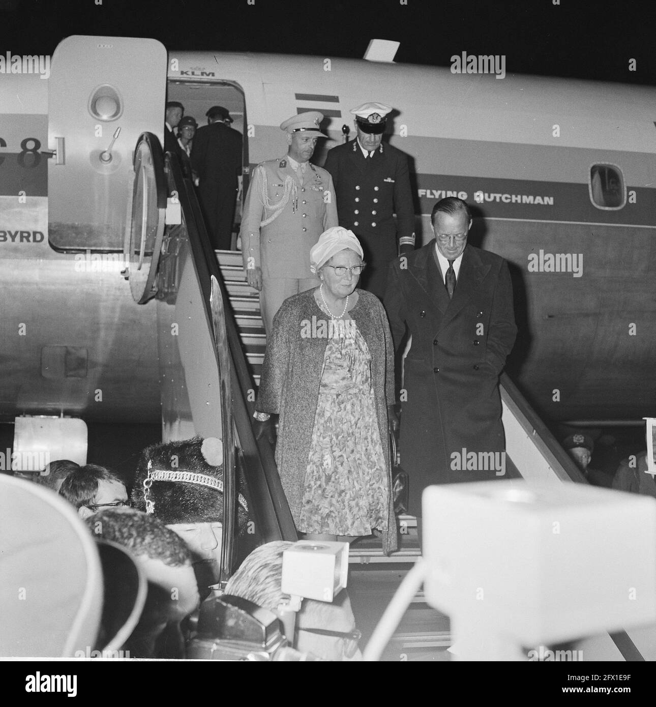 Royal couple, descending the airplane stairs, October 16, 1965, arrival ...