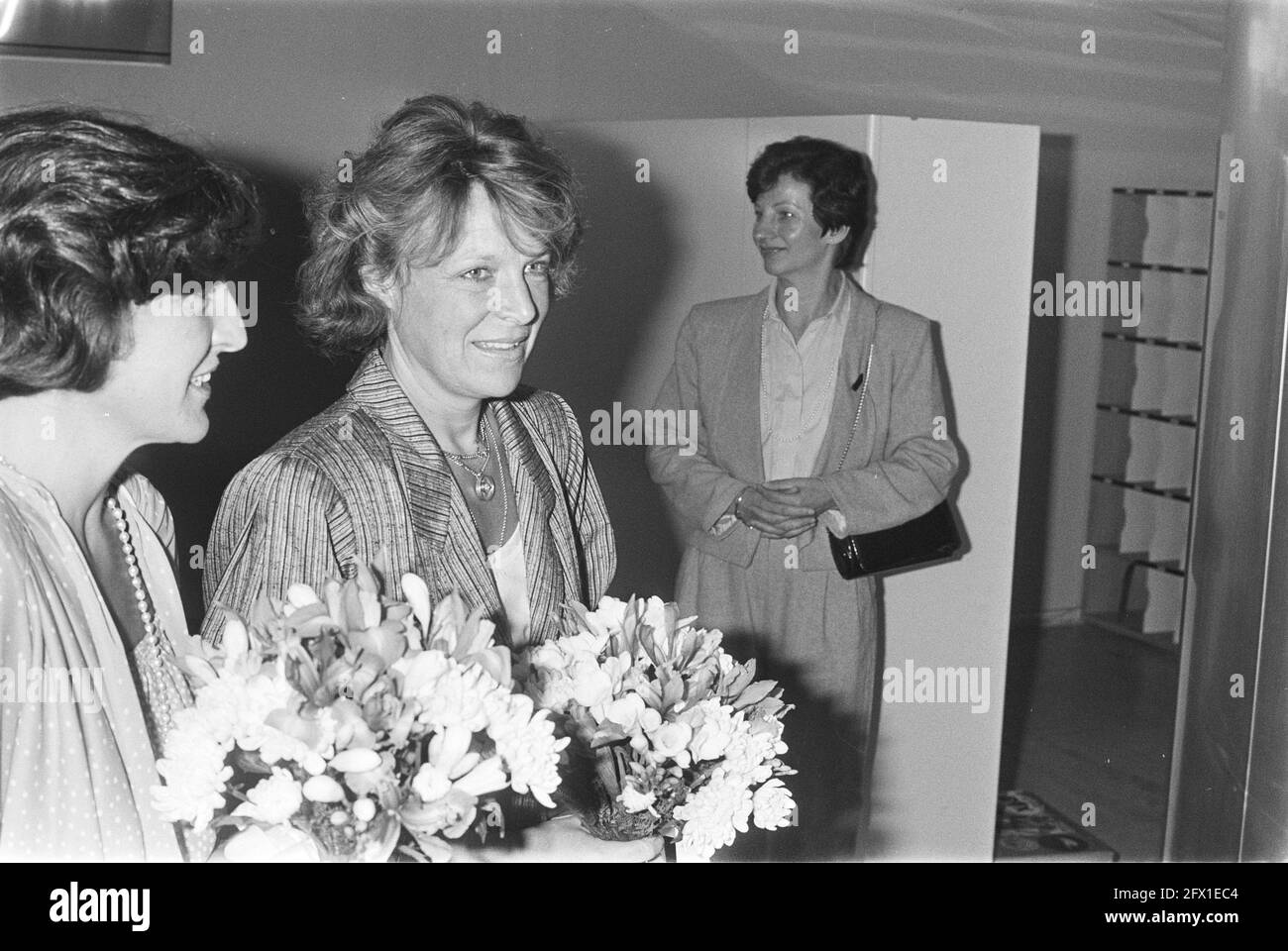 Royal family present at recordings AVRO-tv Van Ganser Harte, from left ...