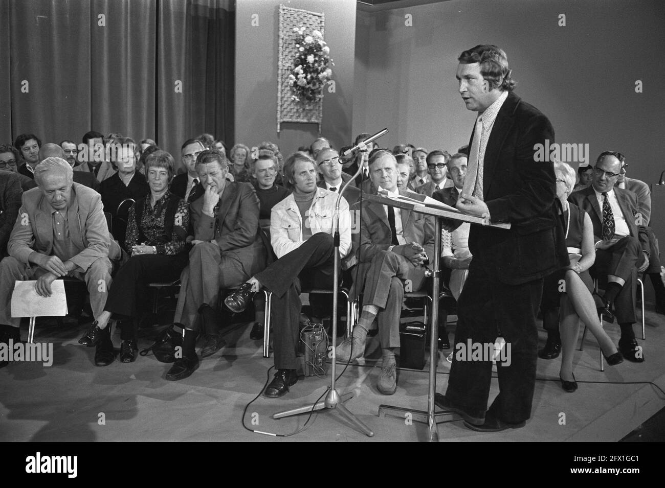 27 postema talking hi-res stock photography and images - Alamy