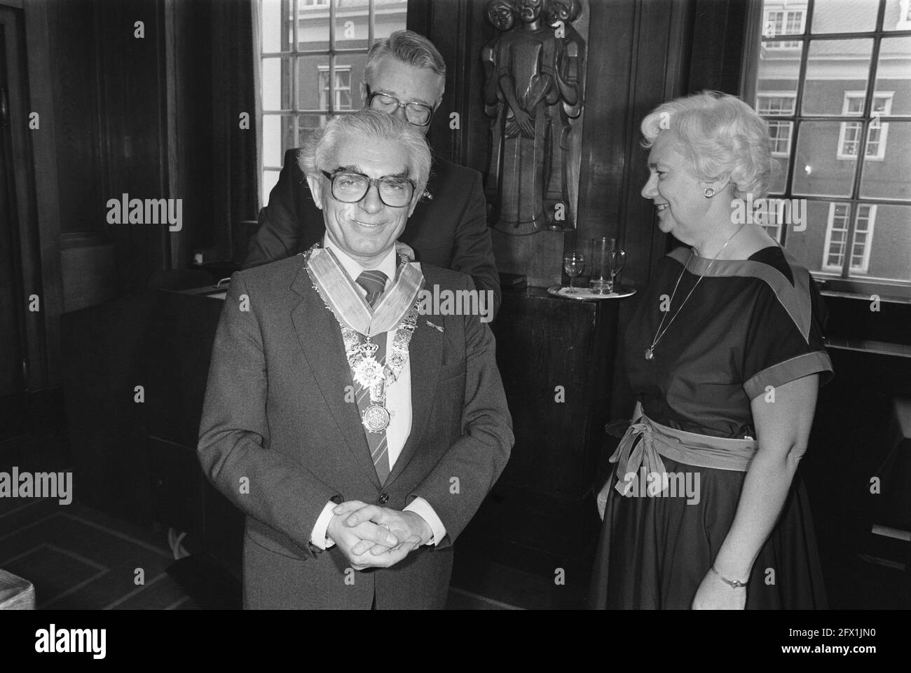 Mayor polak presents medal hi-res stock photography and images - Alamy