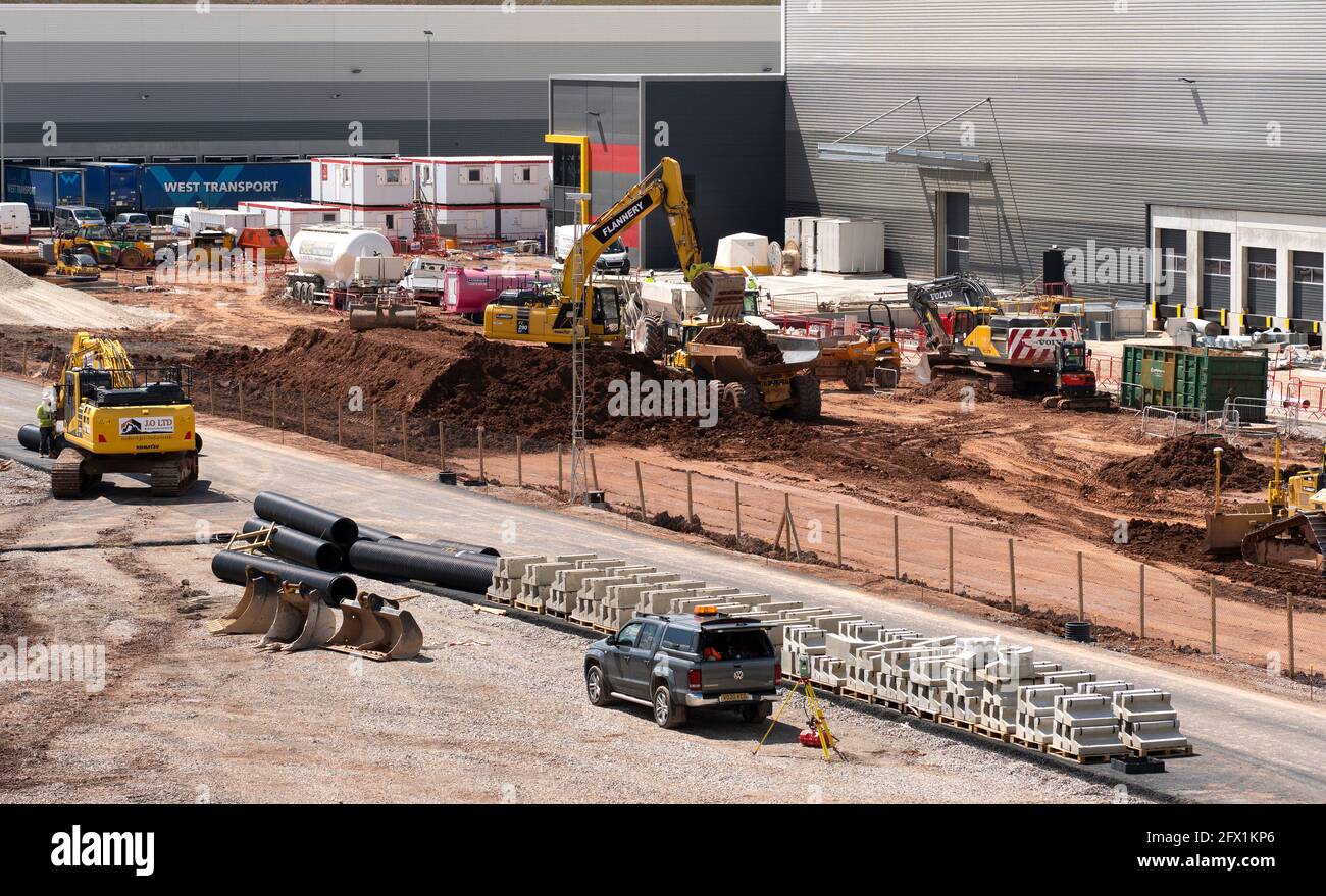 Busy construction site scene Stock Photo - Alamy