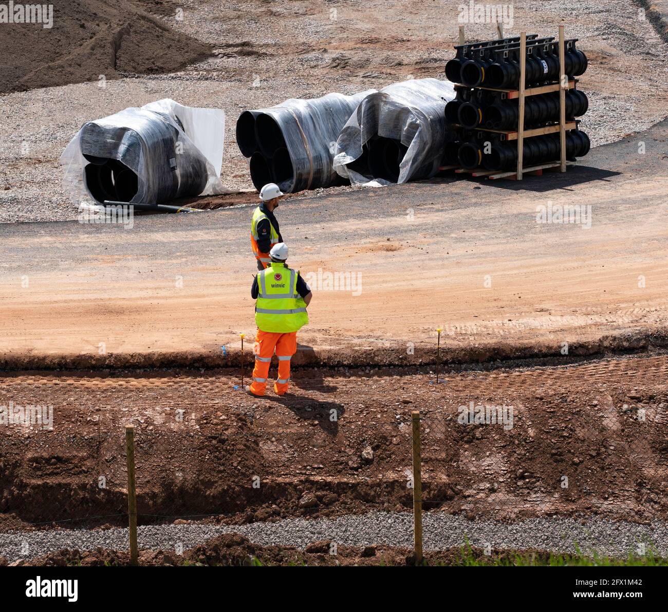 Two construction workers in conversation Stock Photo - Alamy