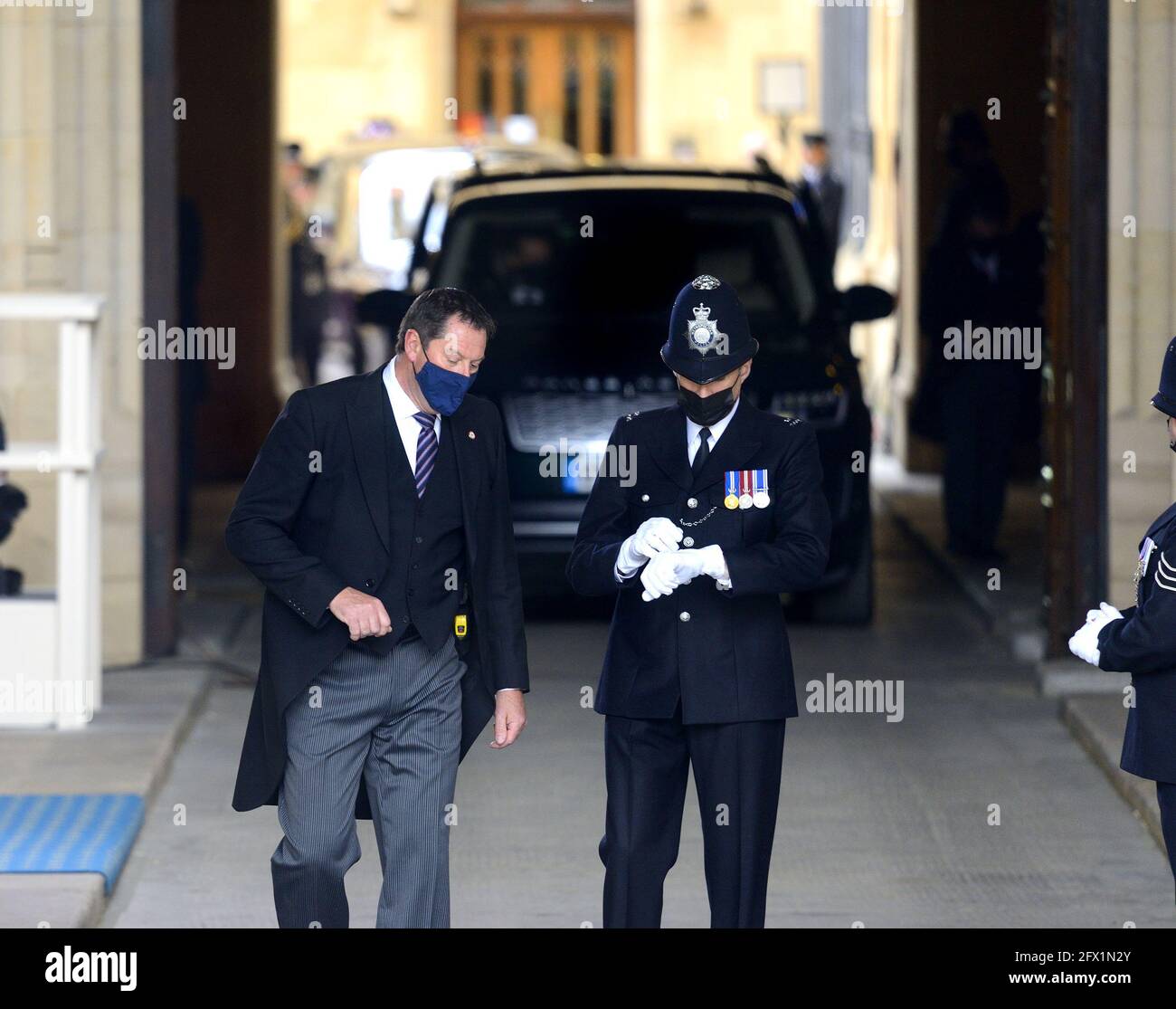 Preparations for the departure of the Queen and other dignitaries after ...
