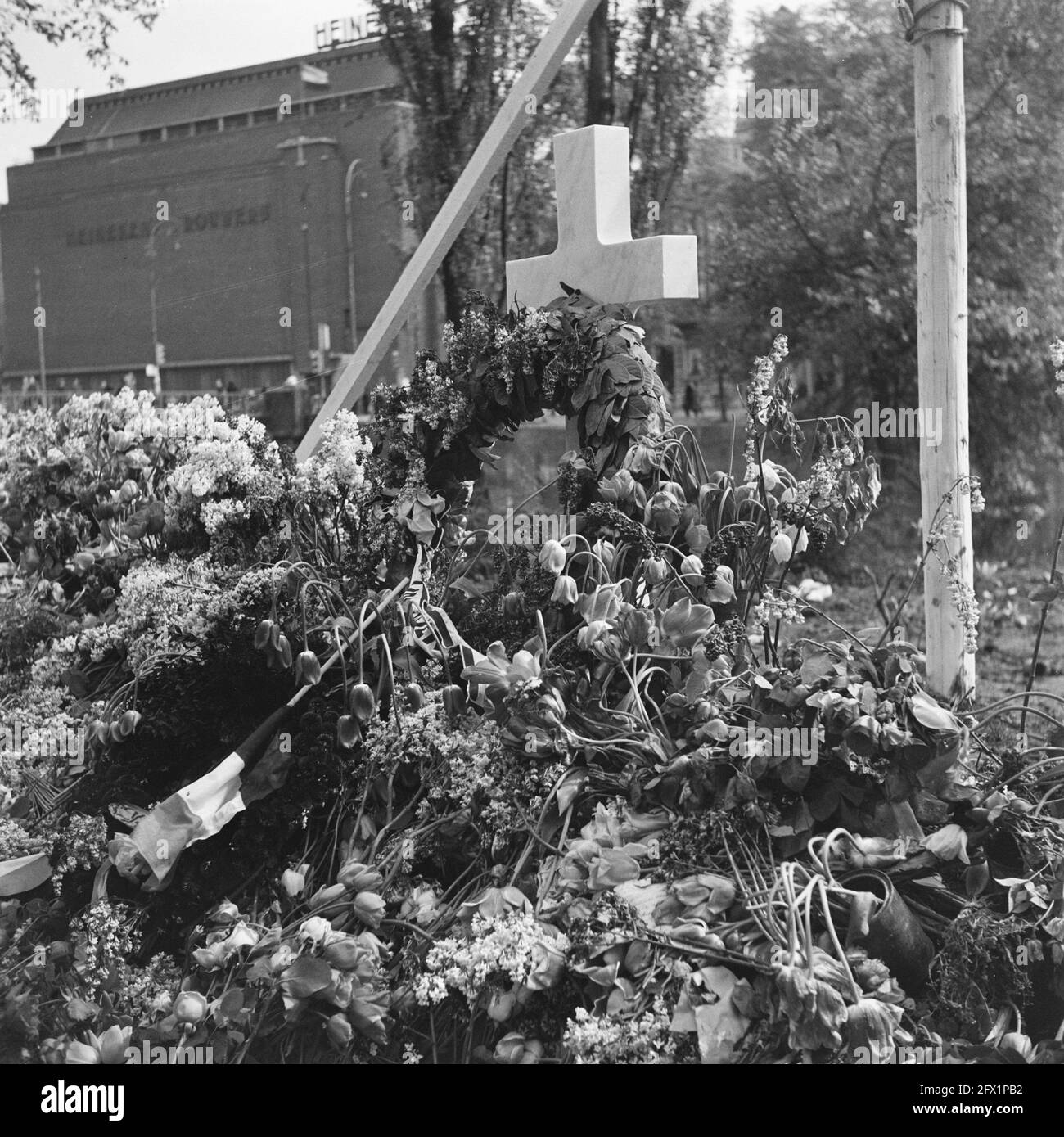 Wreaths cross Black and White Stock Photos & Images - Alamy