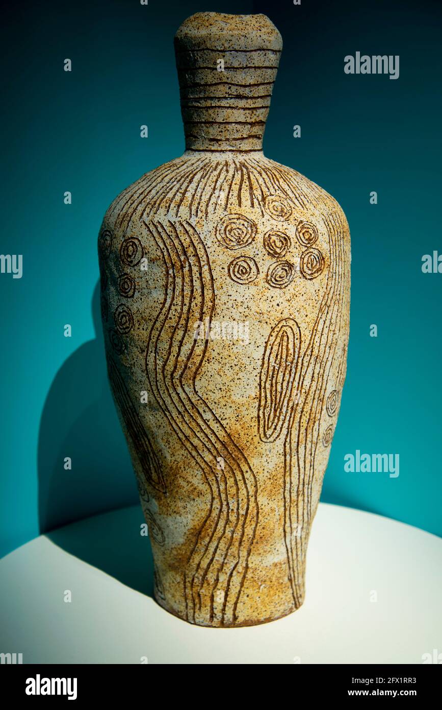 Aboriginal Clay Jar from Australia Stock Photo - Alamy