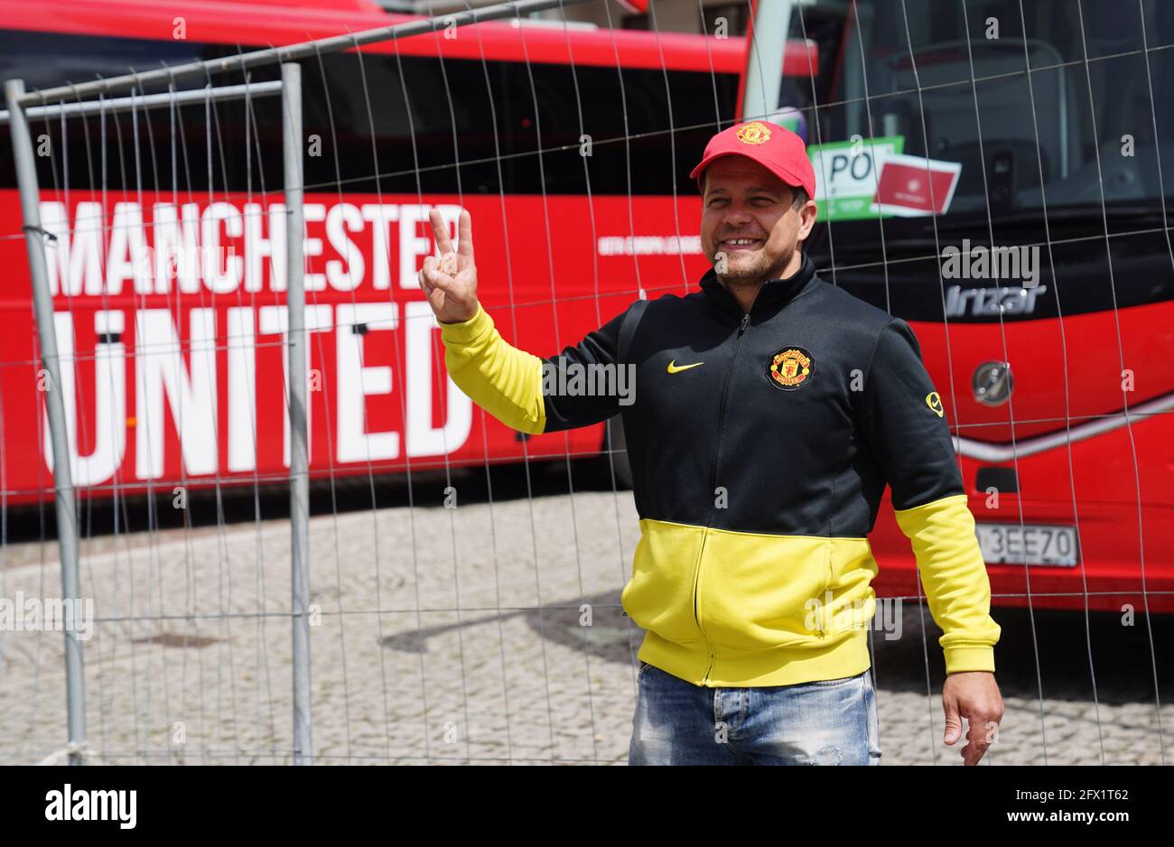 Team buses hi-res stock photography and images - Alamy