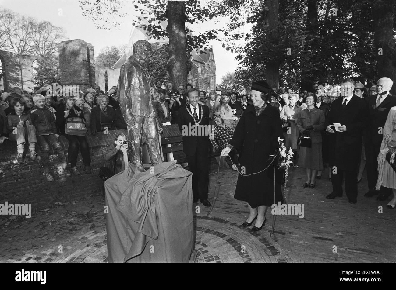 Princess beatrix unveils statue hi-res stock photography and images - Alamy
