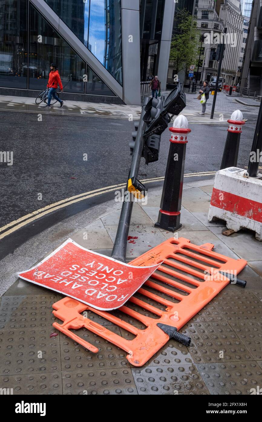 Pedestrian knocked over hi-res stock photography and images - Alamy