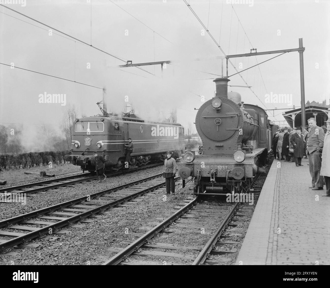 Last steam locomotive 3737 brought to the railroad museum in Utrecht ...