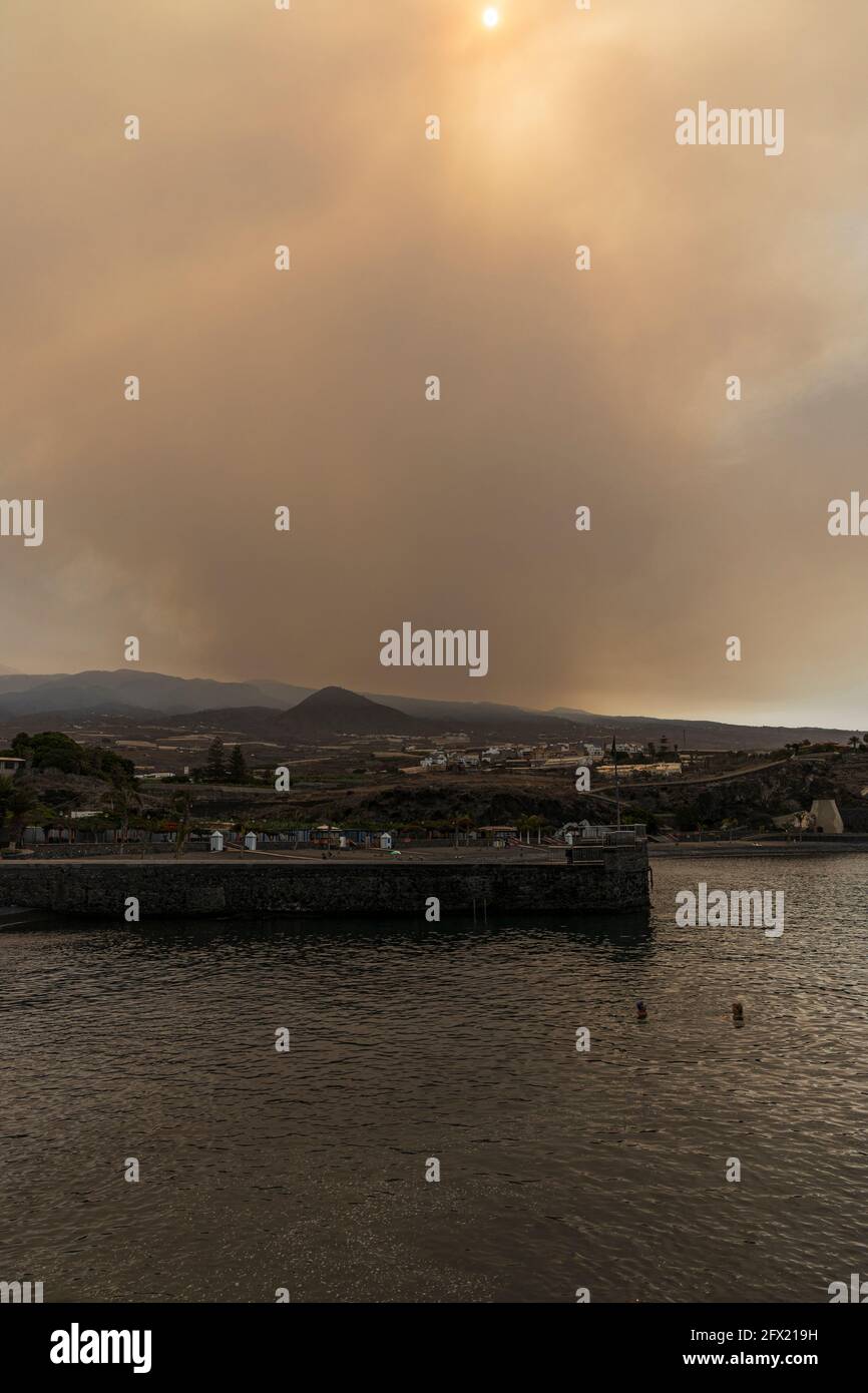 Sun blocked by forest fires hi-res stock photography and images - Alamy