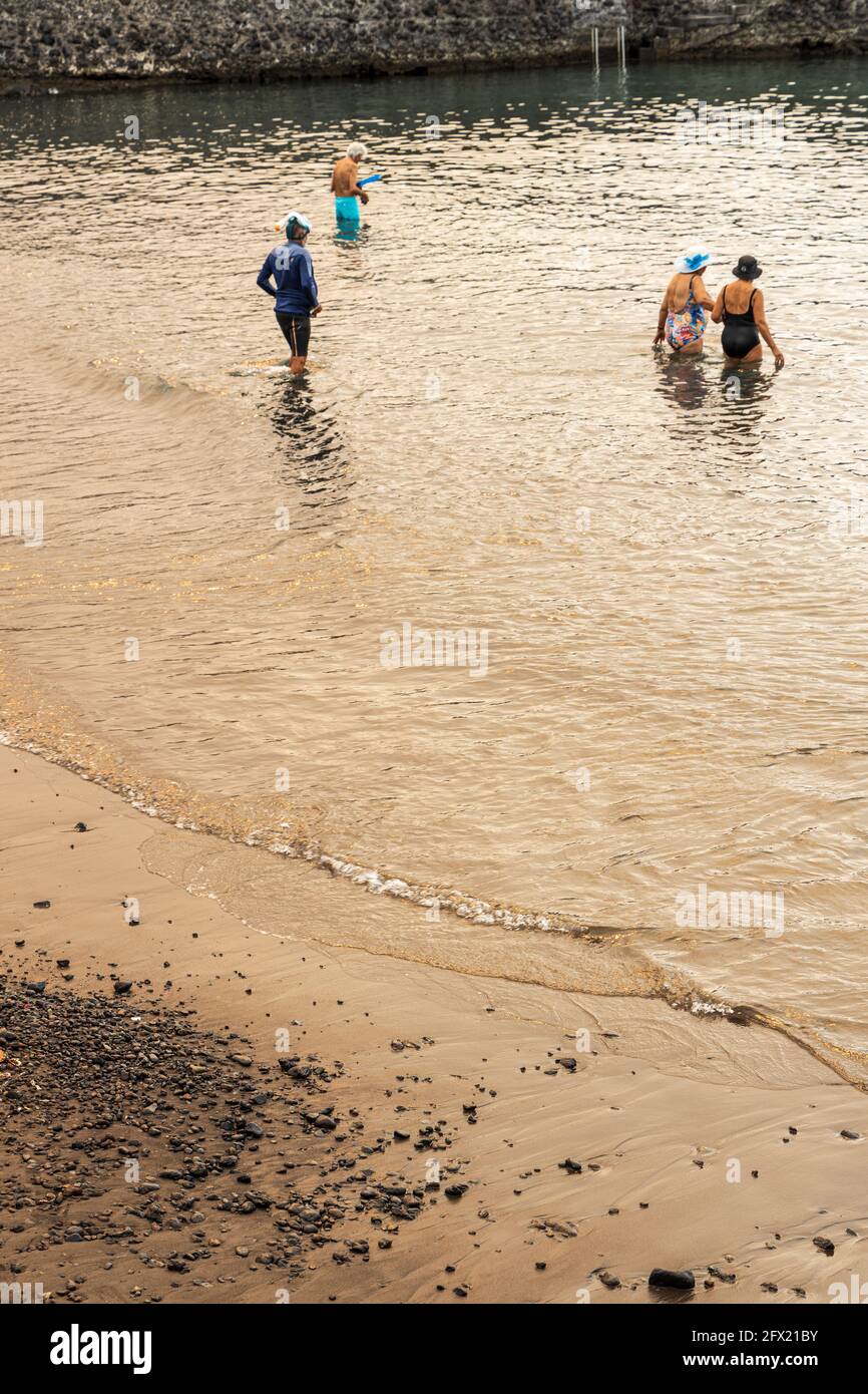 Smoke blocking light hi-res stock photography and images - Alamy