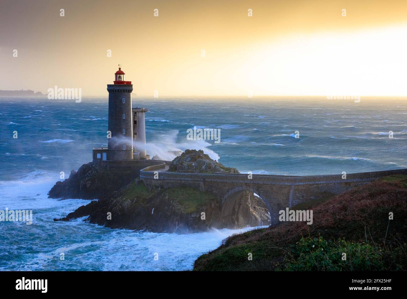 Brittany lighthouse storm hi-res stock photography and images - Alamy