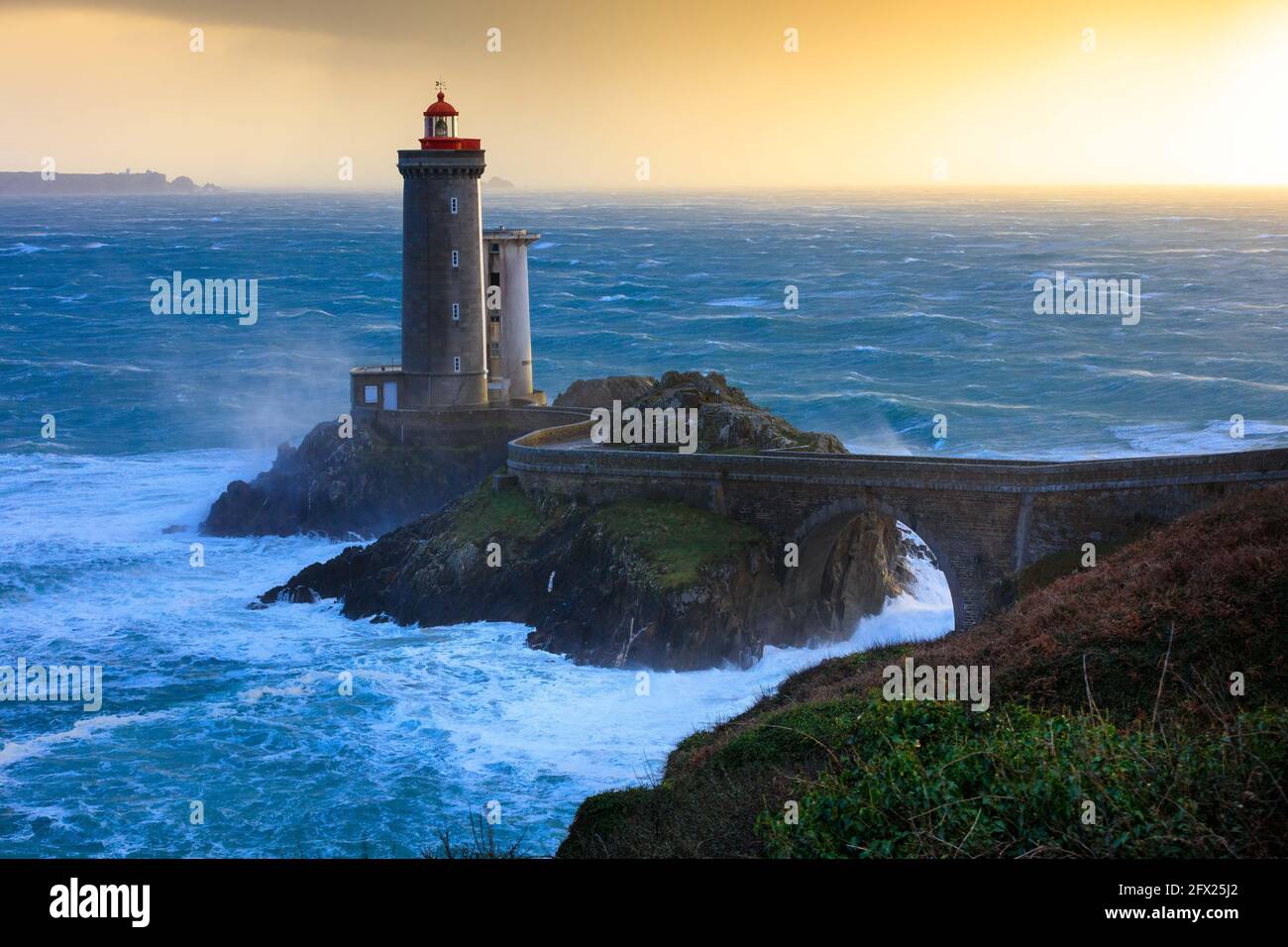 Brittany lighthouse storm hi-res stock photography and images - Alamy