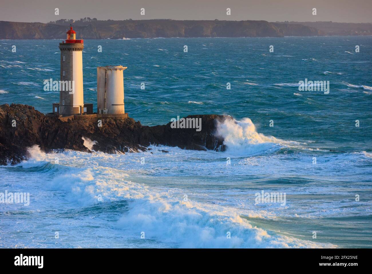 Brittany lighthouse storm hi-res stock photography and images - Alamy