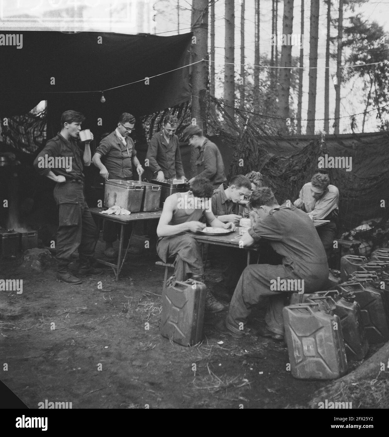 Army Field Kitchen High Resolution Stock Photography and Images - Alamy