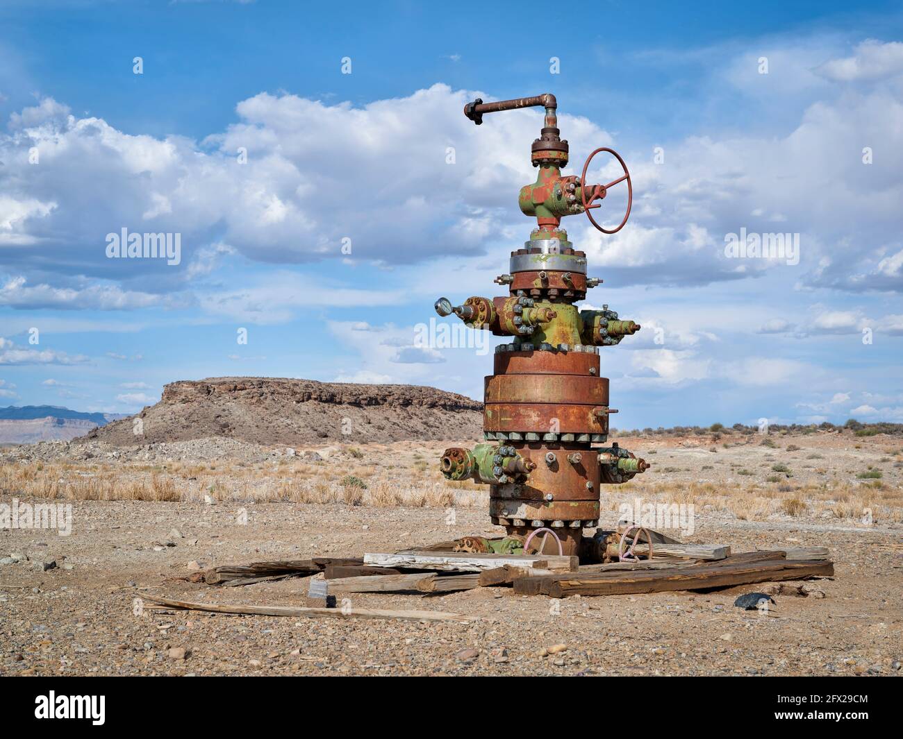 Wellhead and valves hi-res stock photography and images - Alamy