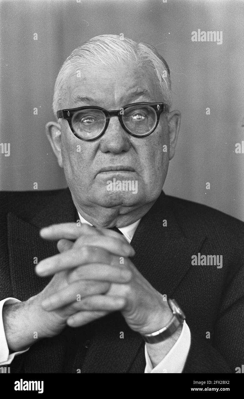 Magnates hi-res stock photography and images - Alamy