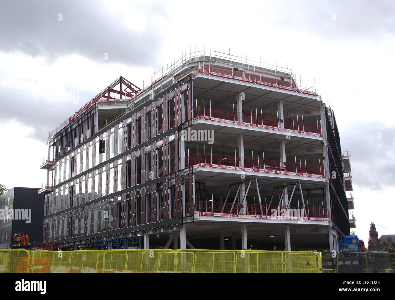 A huge modern building under construction in Glasgow. 2021. ©ALAN WYLIE ...