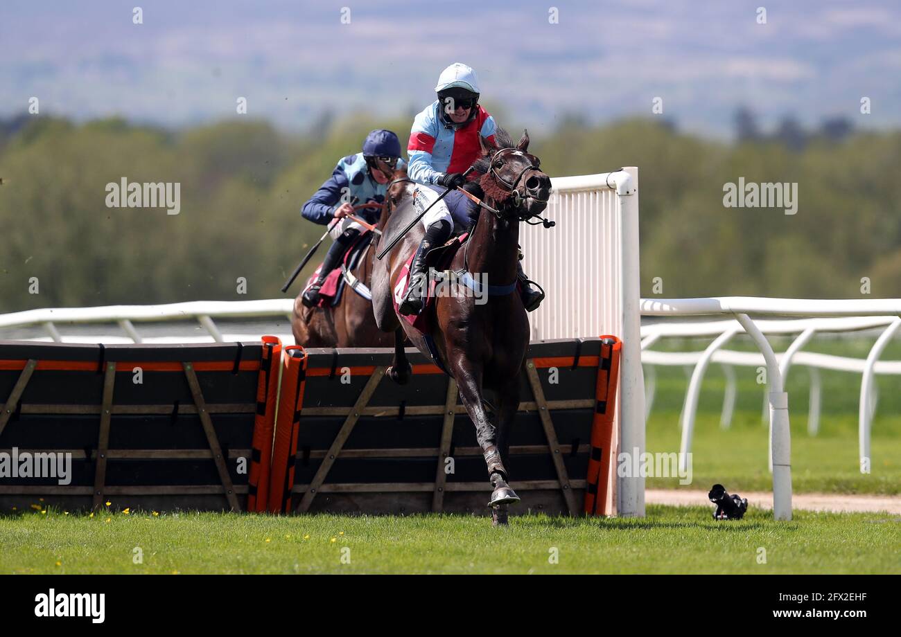 Jockey ben poste at bangor on dee racecourse hi-res stock photography ...